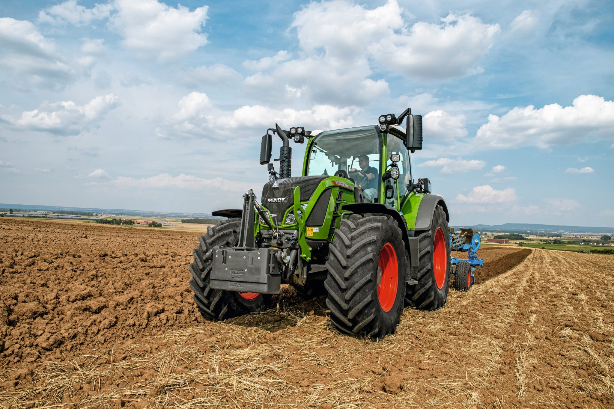 Mid-Range Tractors | Holt Ag Solutions